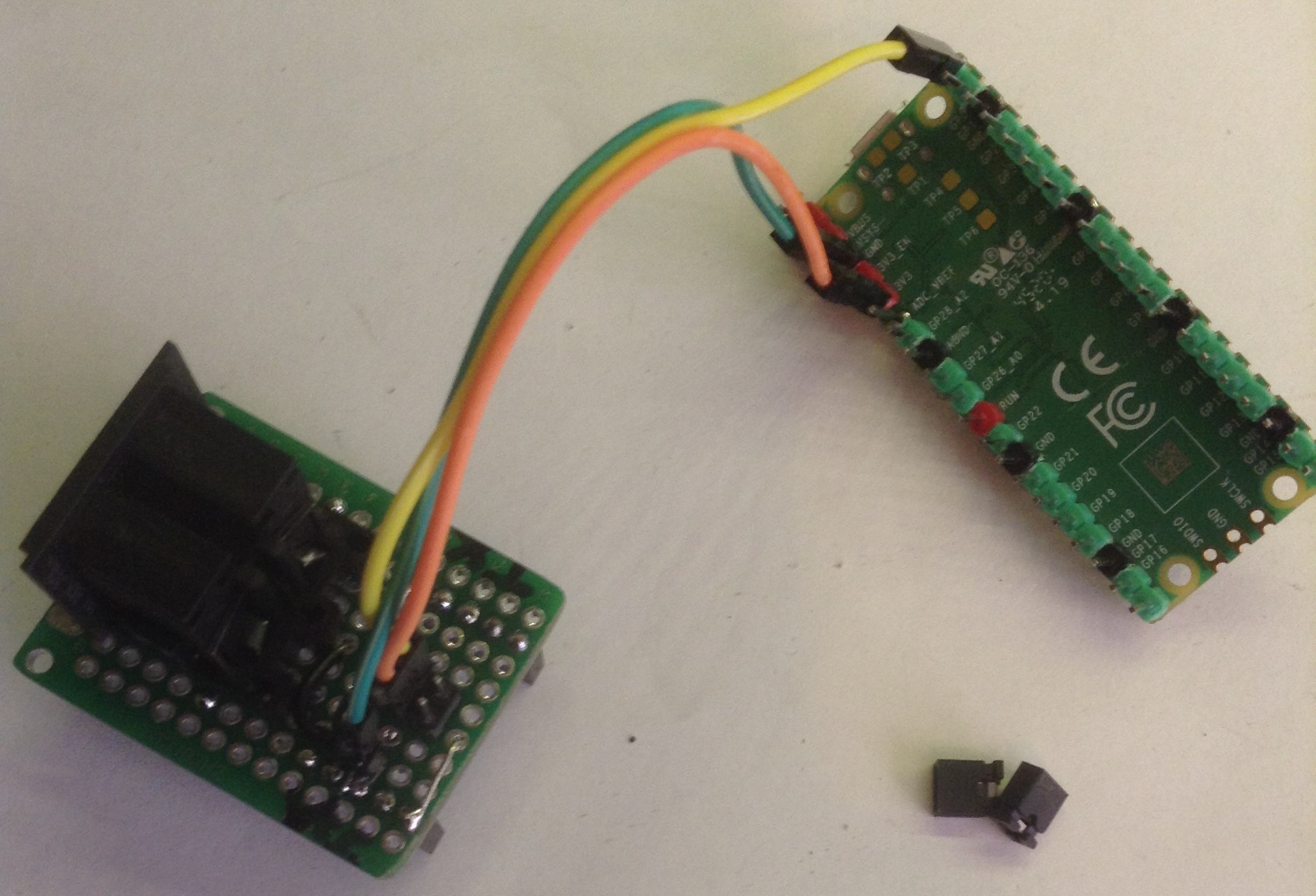 Raspberry Pi Pico Reversible MIDI Out – Simple DIY Electronic Music Projects